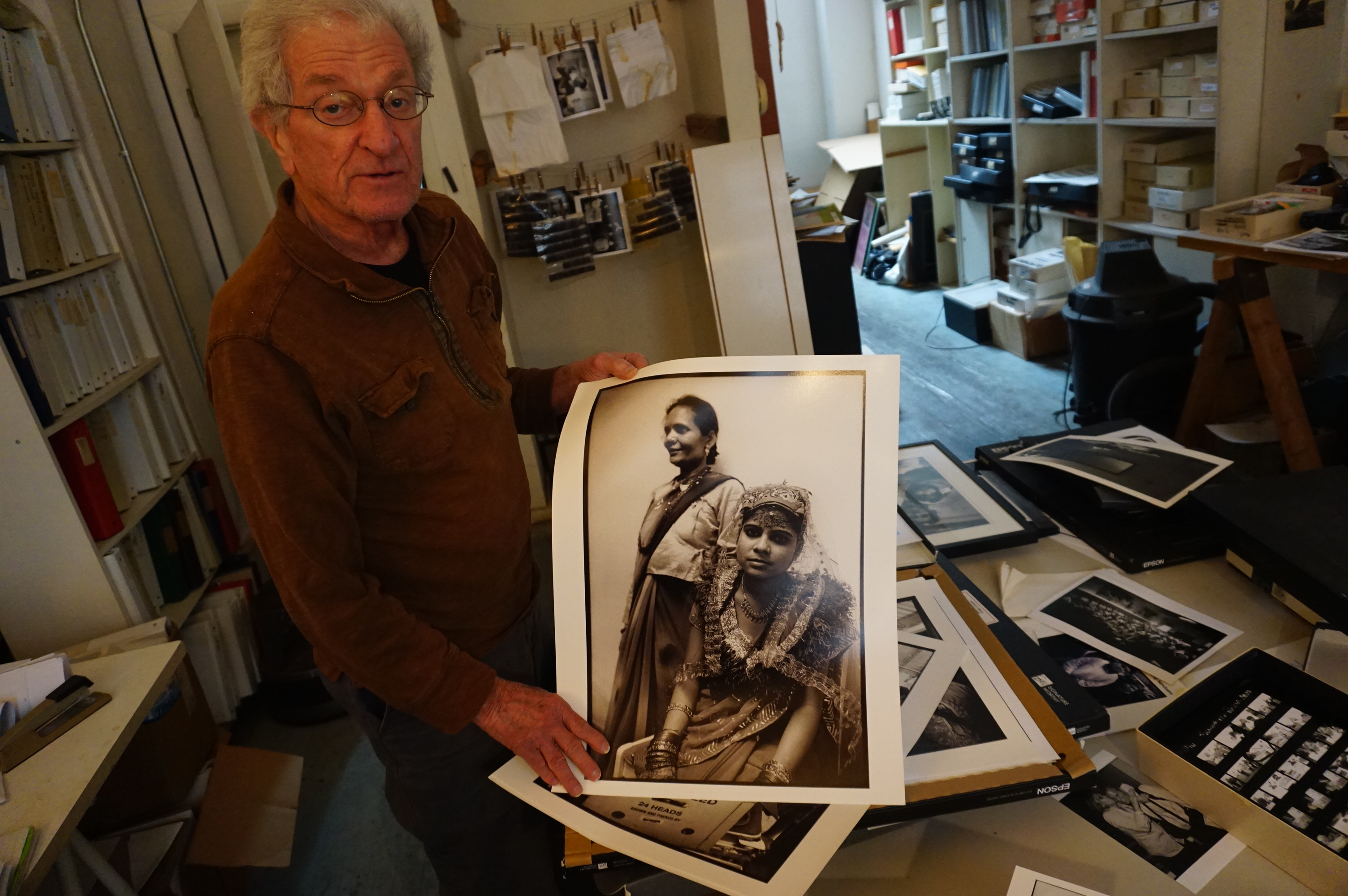 Meet Philly’s most well-known photographer, Harvey Finkle – HOLD -UP